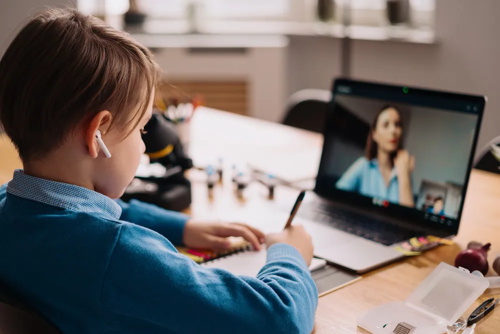 How Online Schools Help in Education - Vents Magazine